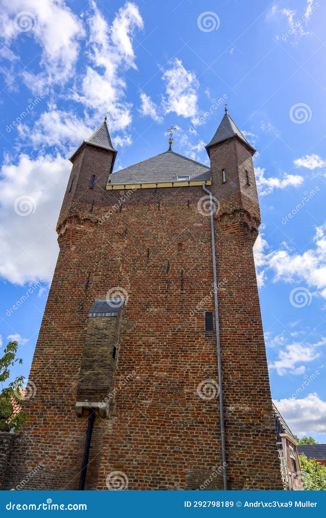Medieval Buildings with Gate and Moat in Hanseatic Town of Hattem Stock ...