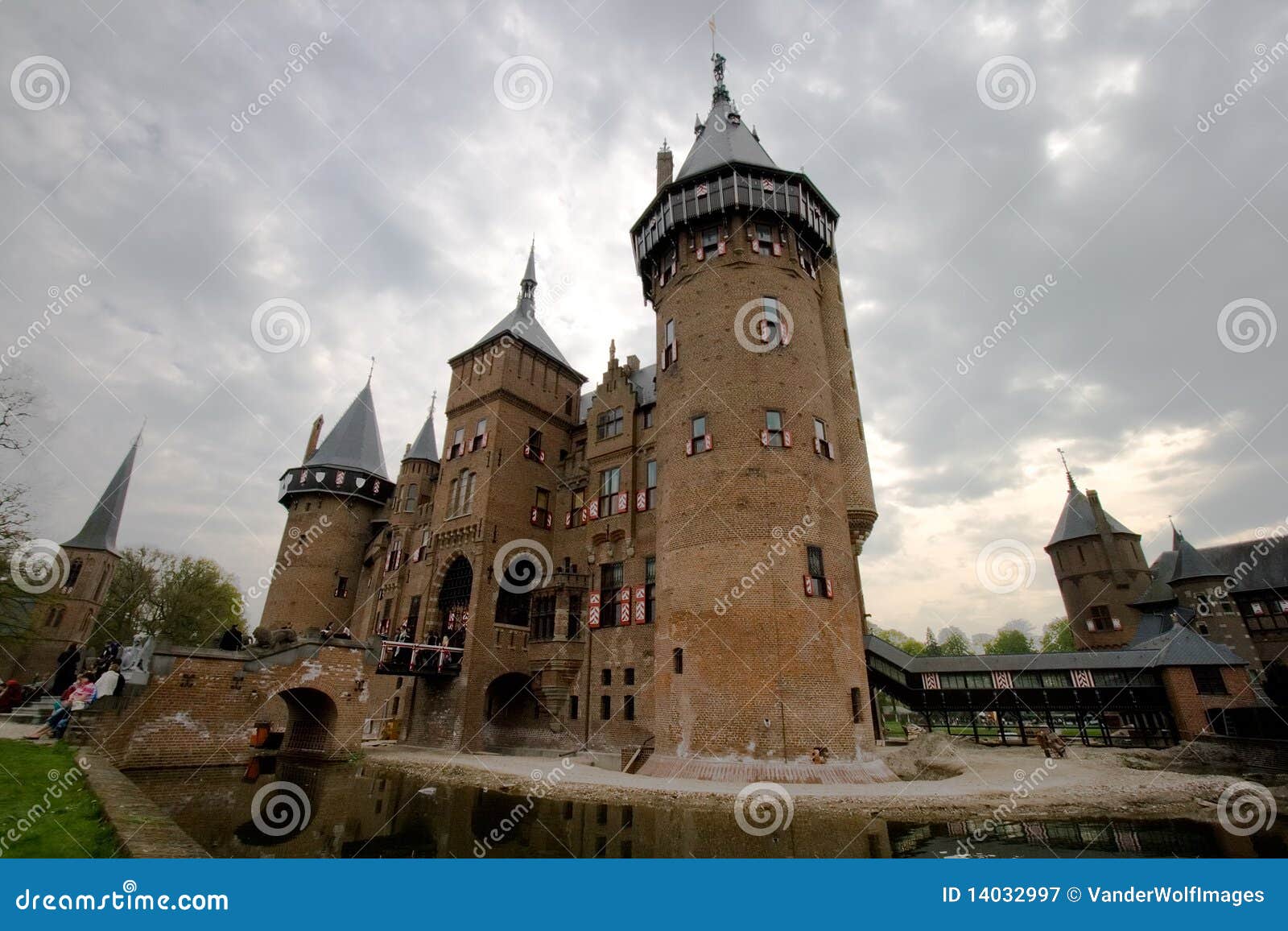 Medieval Castle editorial photography. Image of blue - 14032997