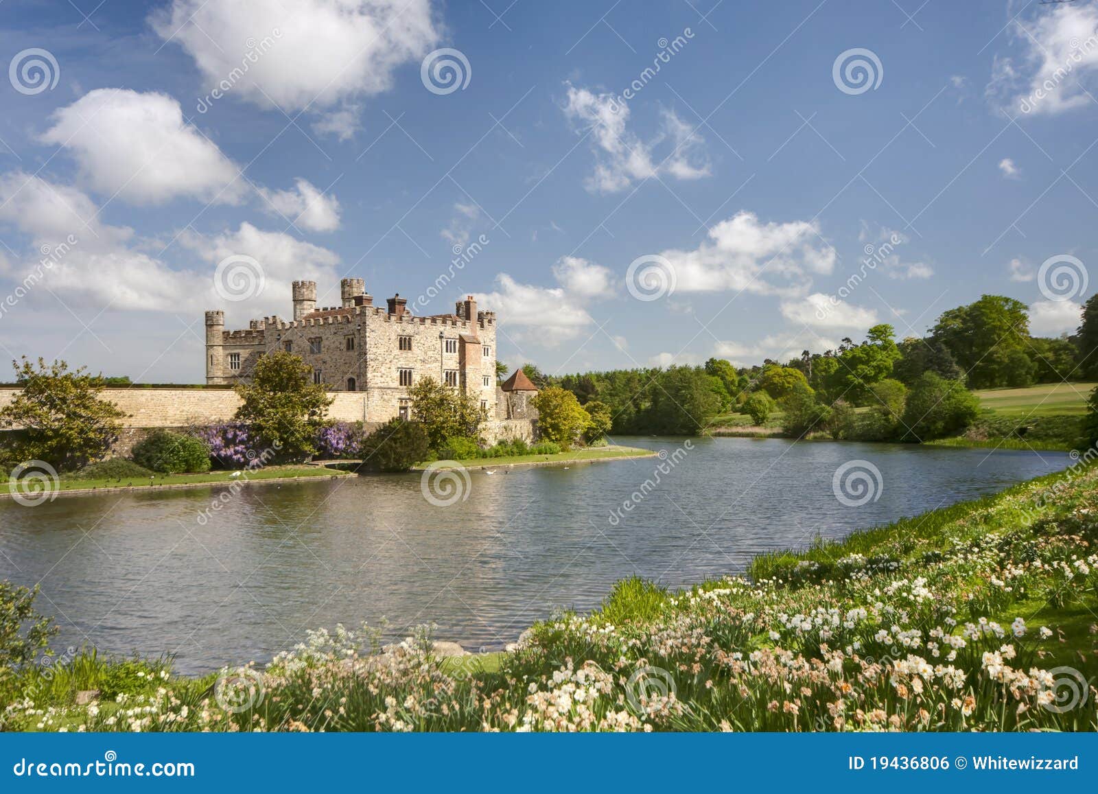 Medieval Castle of Leeds, in Kent, UK Stock Photo - Image of palace ...