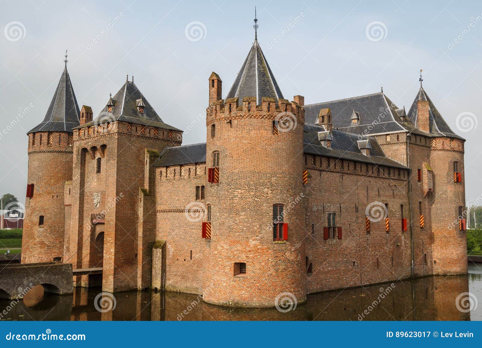 Medieval castle in Muiden editorial photography. Image of chimney ...