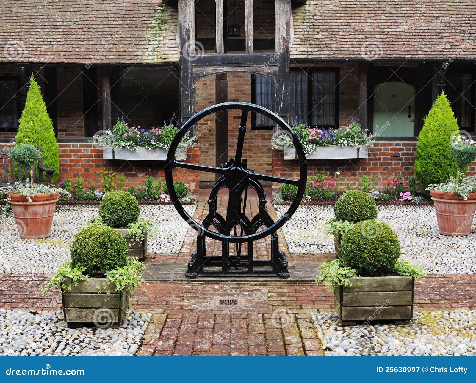 Medieval Cobbled English Courtyard Garden Stock Image - Image of ...