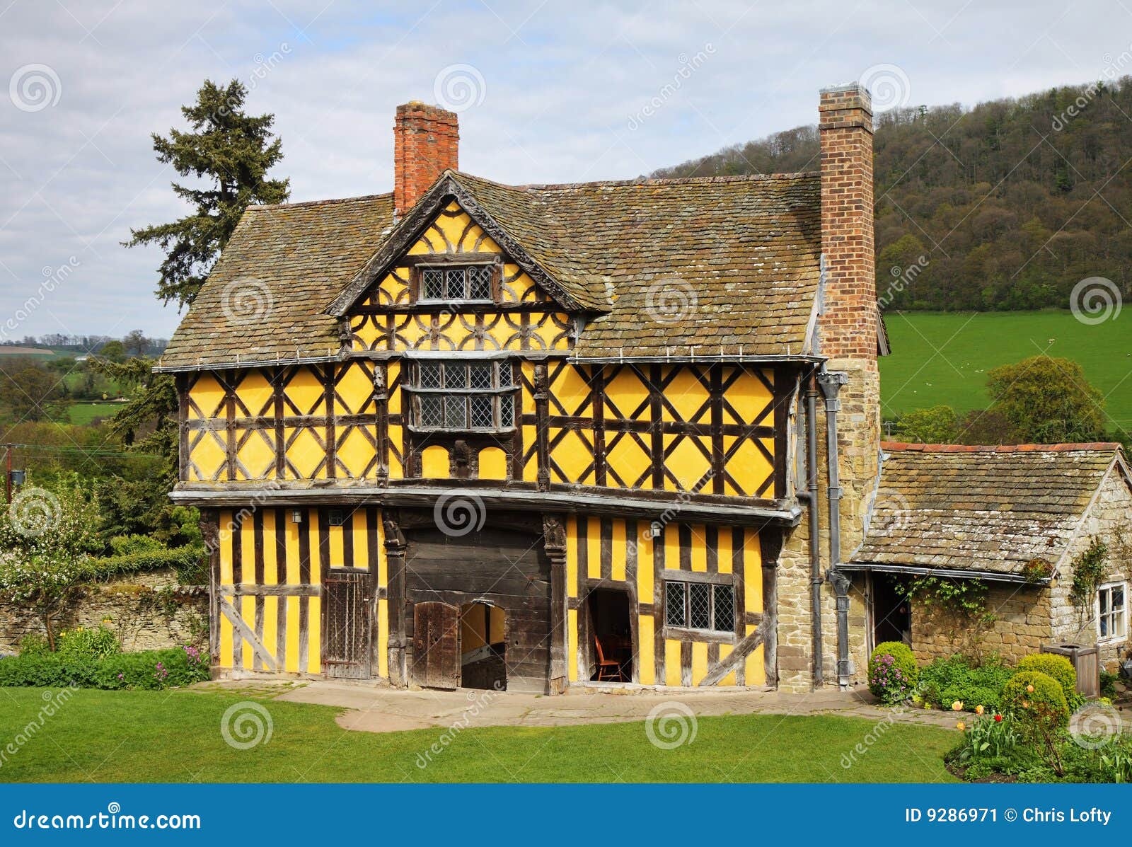 Medieval English Gatehouse stock image. Image of framed - 9286971
