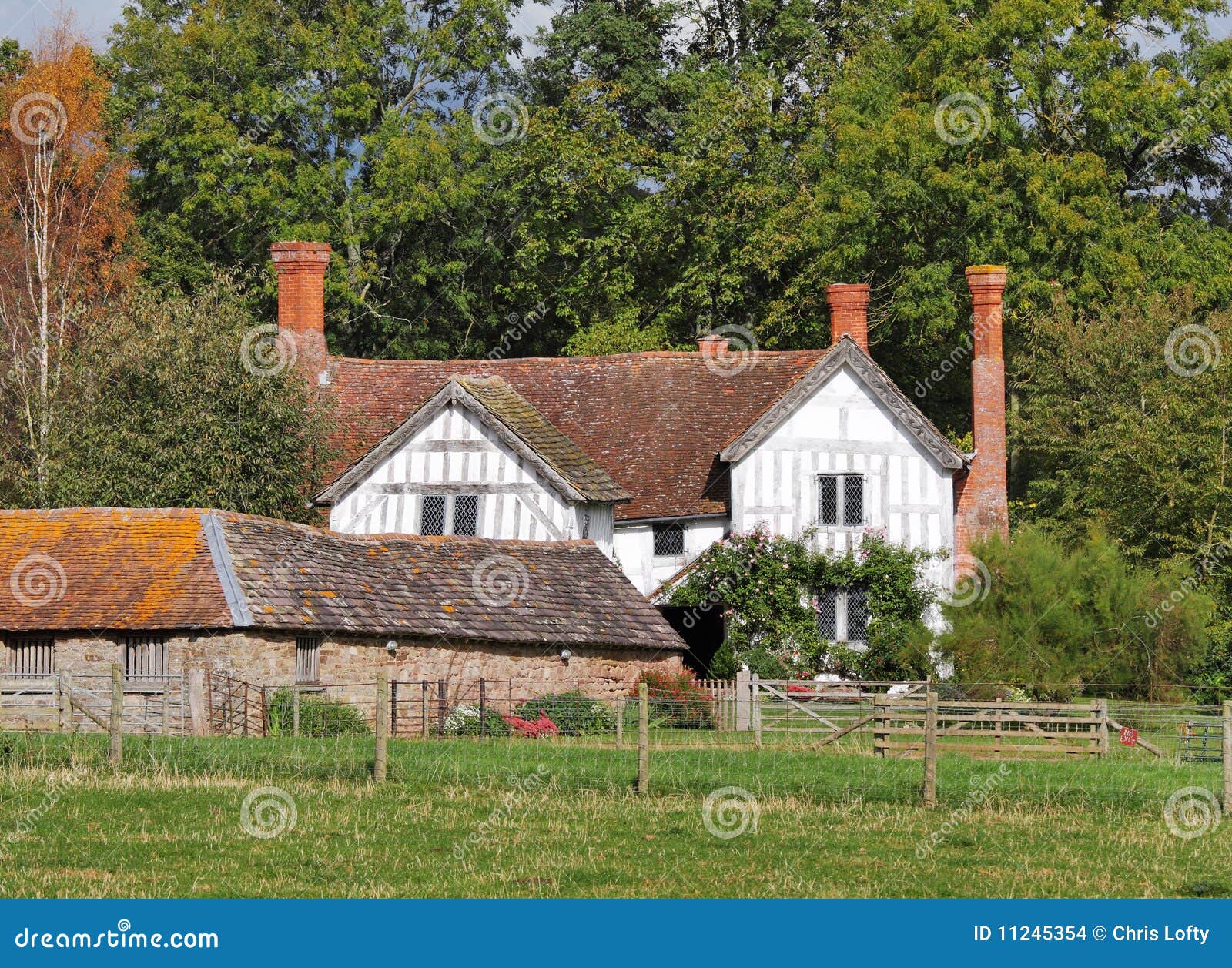 Medieval English Manor Farmhouse Stock Photo - Image of farmhouse ...