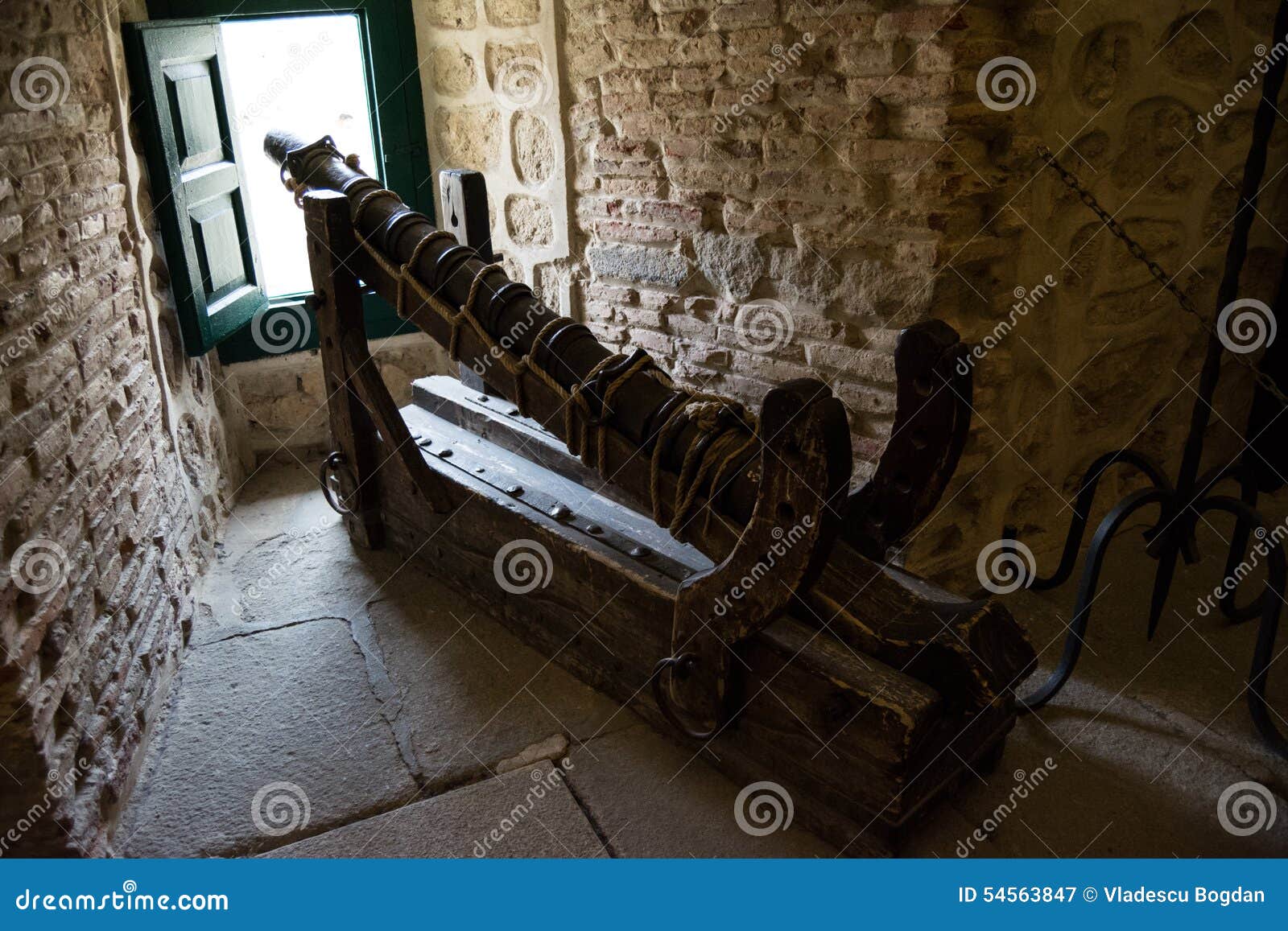Medieval Gun editorial photography. Image of iron, spain - 54563847