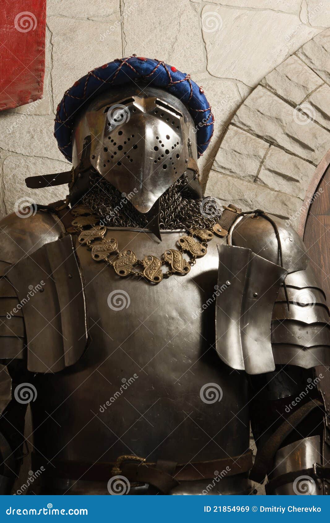 Medieval knight - crusader stock image. Image of clothing - 21854969