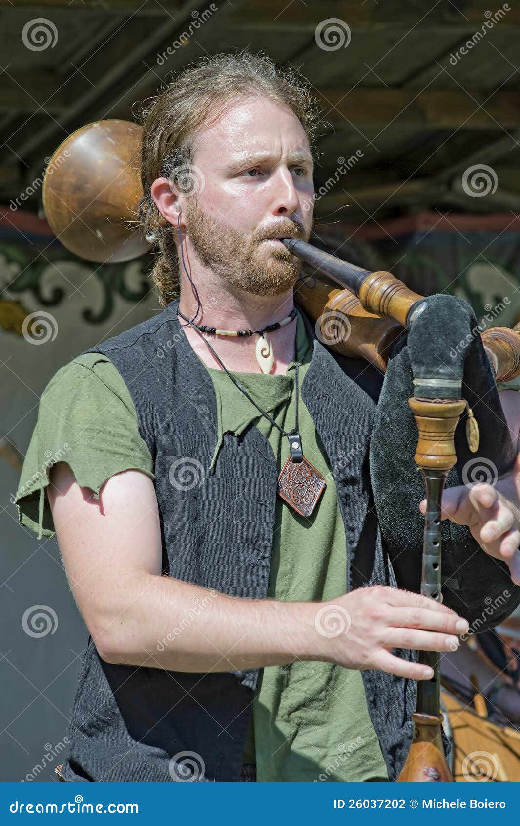 Medieval musician editorial photography. Image of concert - 26037202