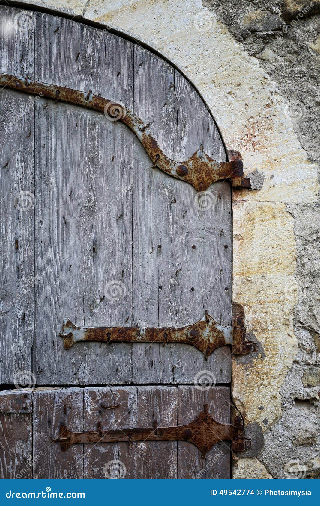 Medieval Wooden Door on a Old Wall Background with Hardware Elem Stock ...