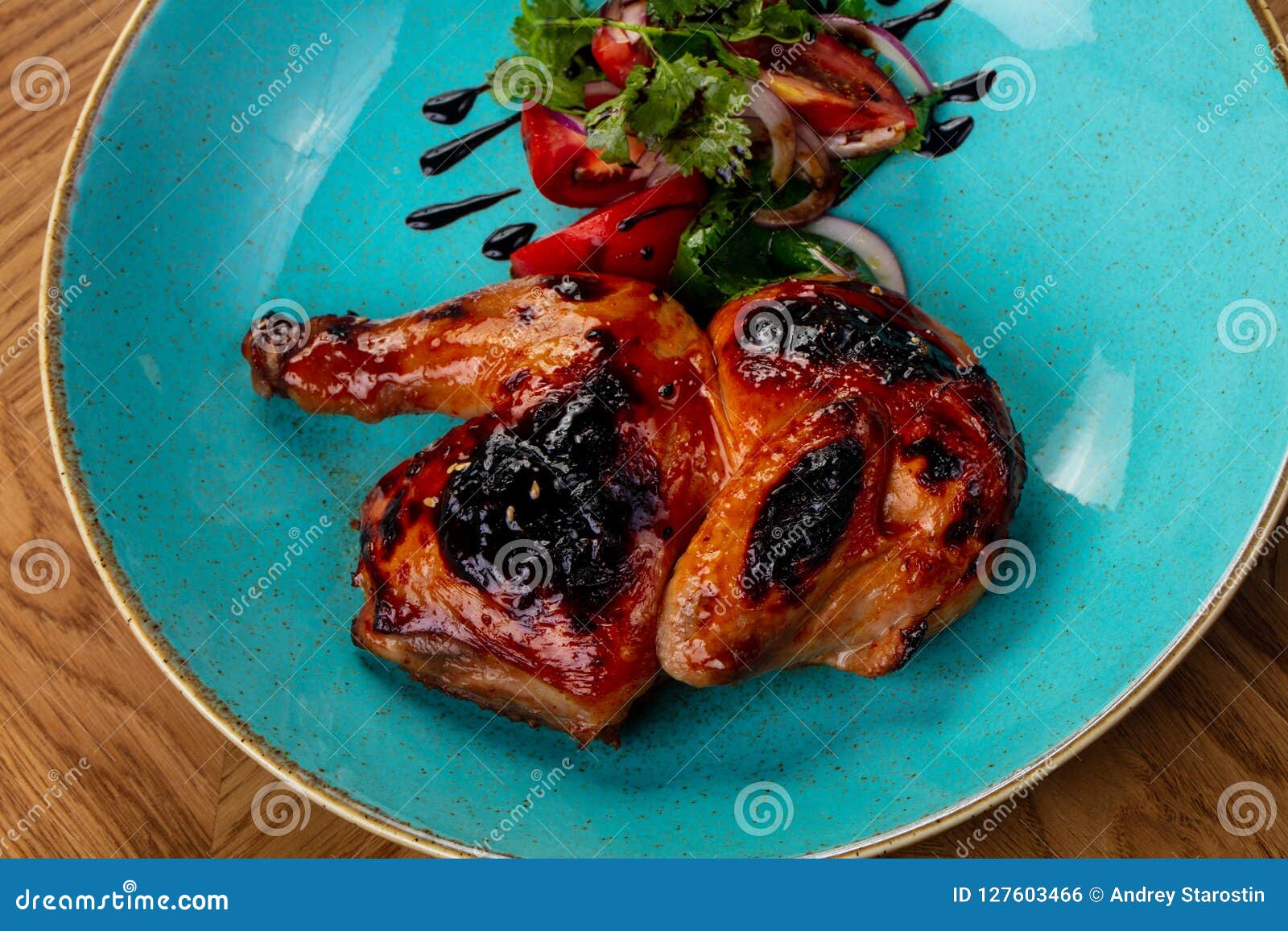 Medio pollo asado foto de archivo. Imagen de sabroso - 127603466