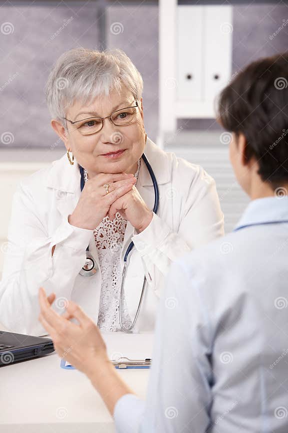 Medique a Escuta O Paciente Foto de Stock - Imagem de modo, cura: 18076620