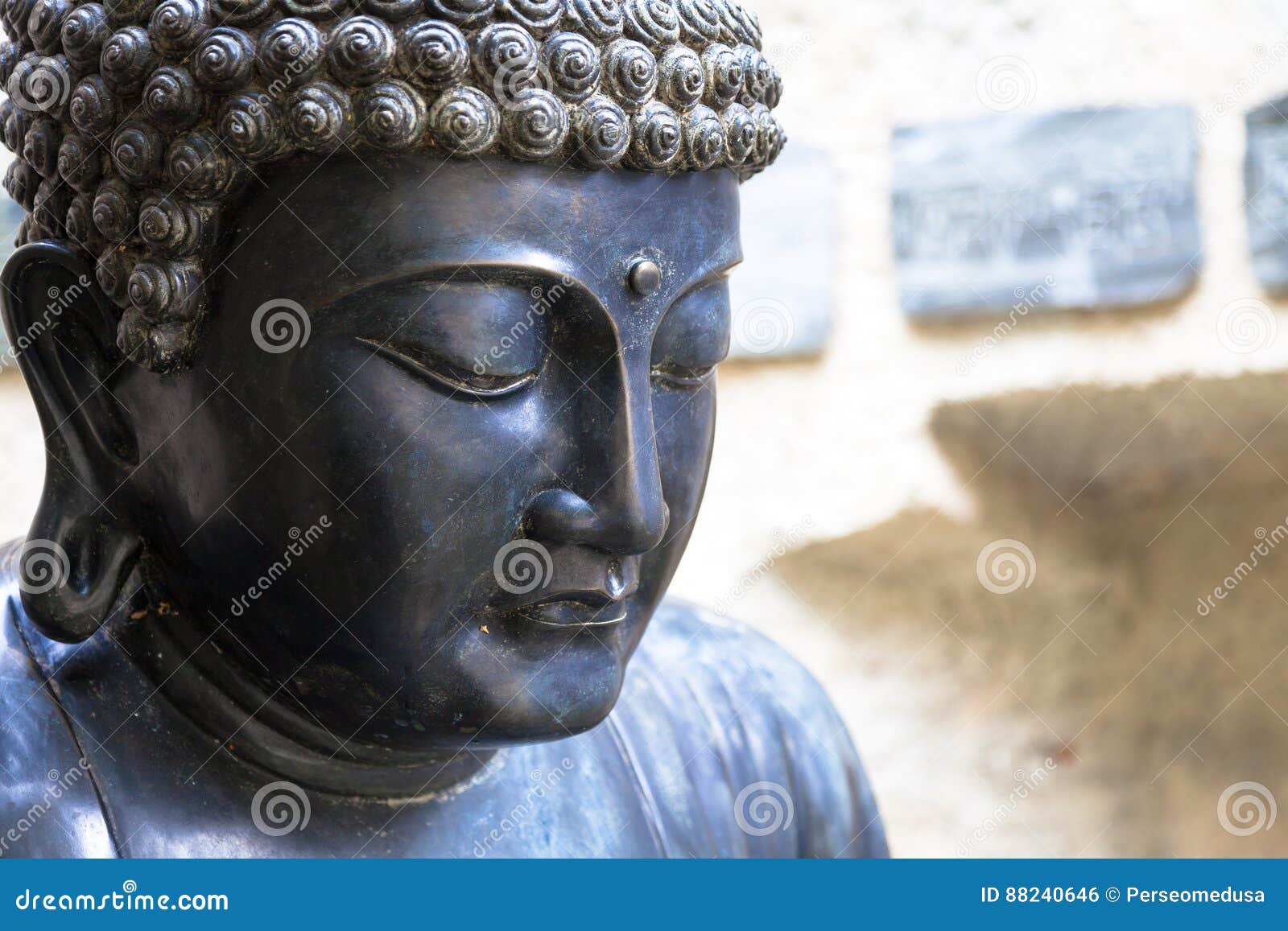 Meditera Den Japanska Buddhastatyn Arkivfoto - Bild av skulptur ...