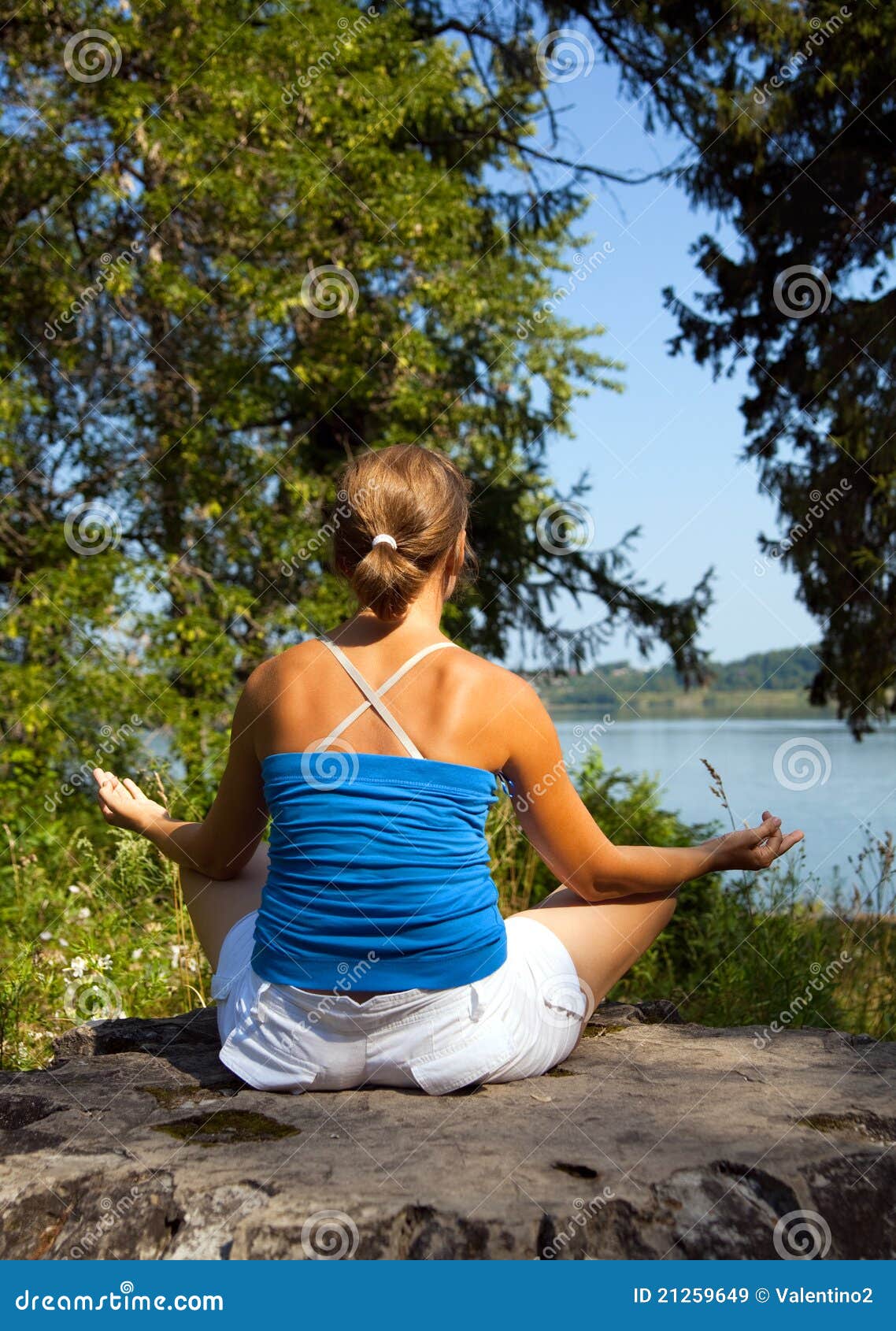 Meditera kvinna fotografering för bildbyråer. Bild av kondition - 21259649