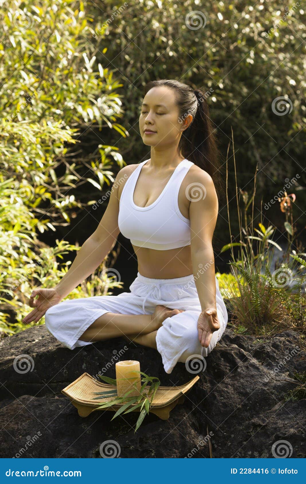 Meditera kvinna arkivfoto. Bild av hawaii, medling, färg - 2284416
