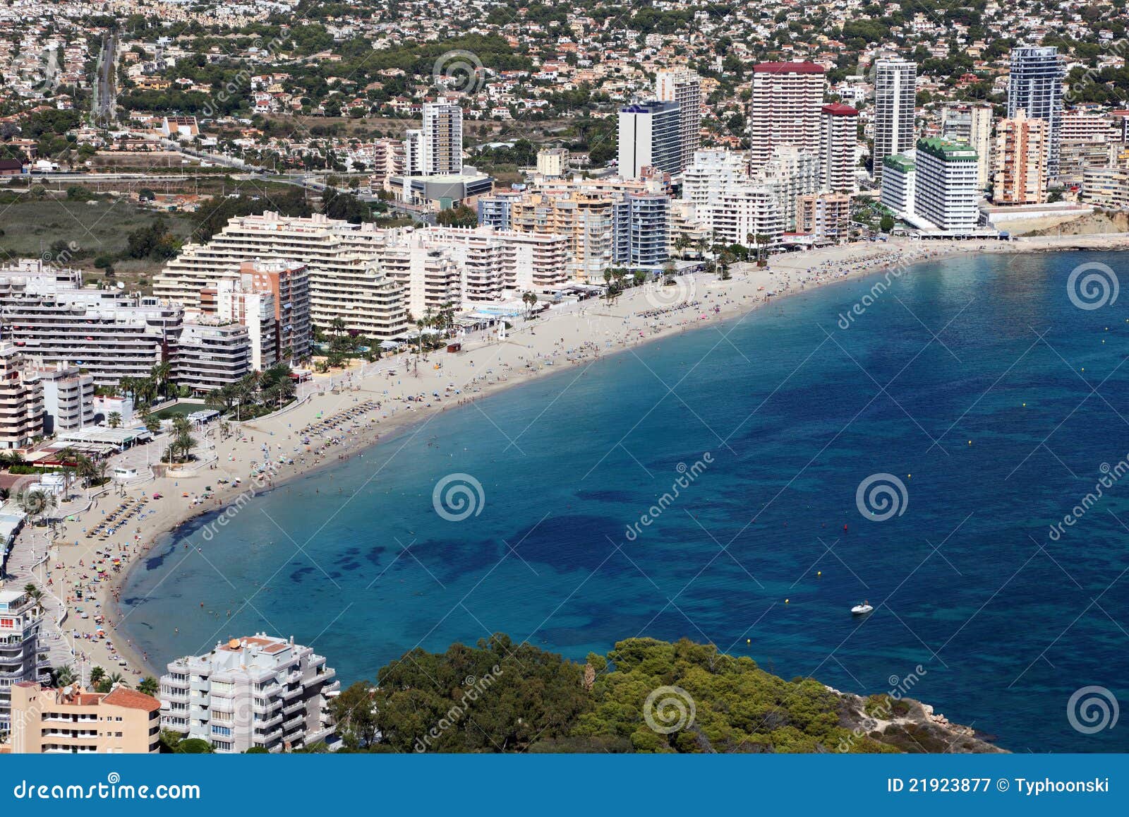 Mediterrane Toevlucht Calpe, Spanje Stock Afbeelding - Image of mening ...