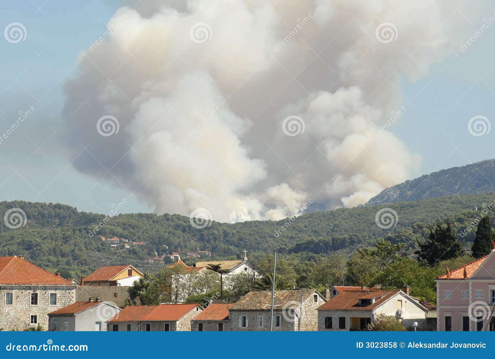 Mediterranean Forest Wildfire Stock Photo - Image of wildfire, tourists ...