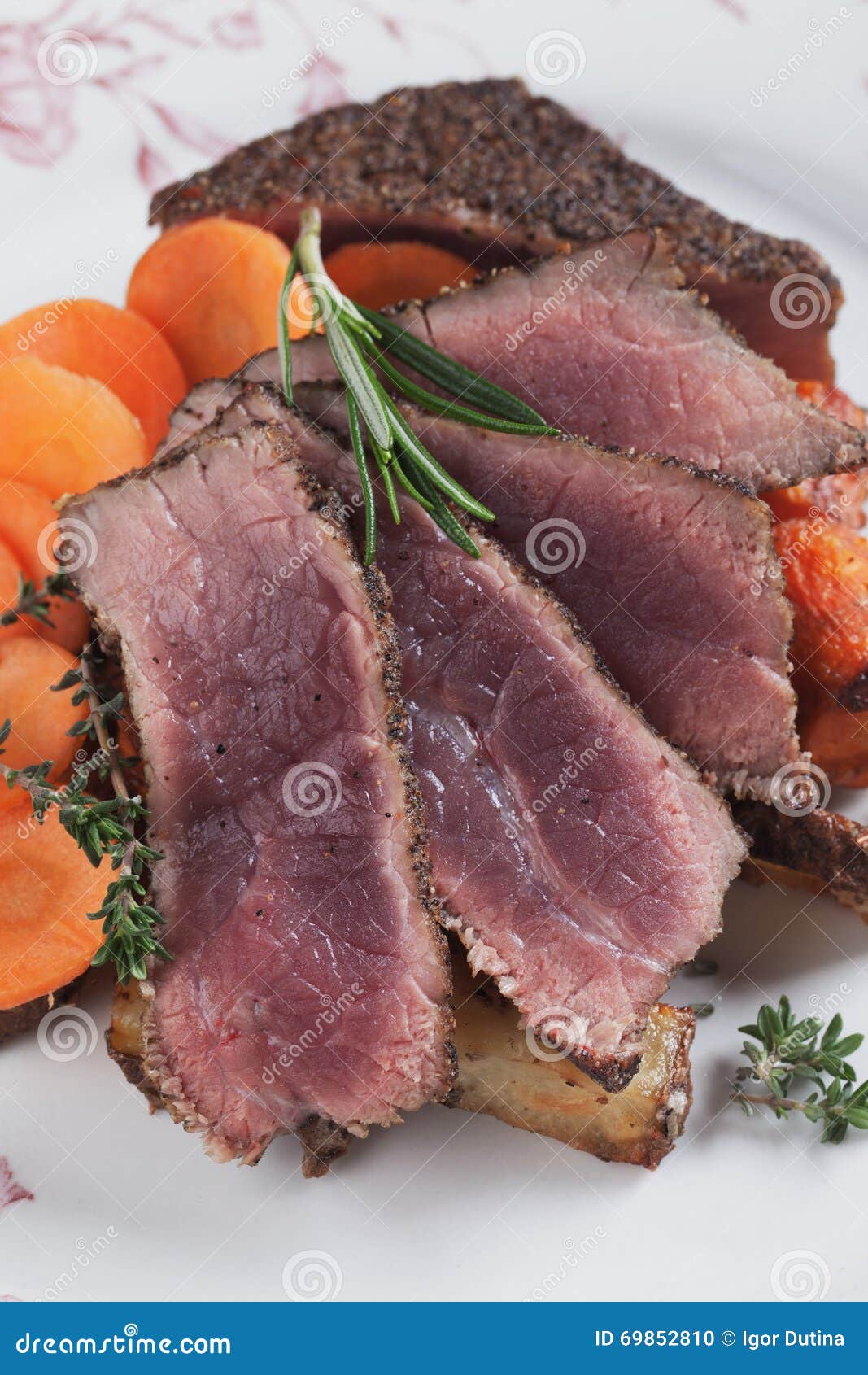 Beef With Red Pepper, Stewed In Tomato Sauce Garnished With A Mixture ...