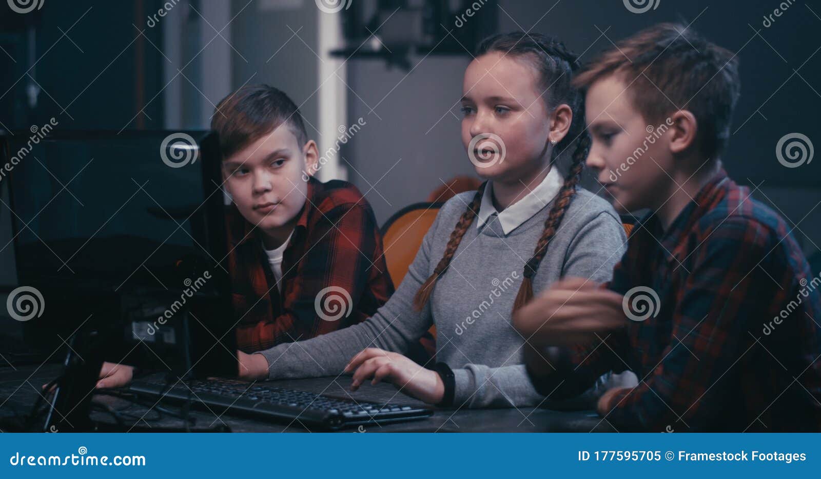 Programmer Students Brainstorming in Class Stock Video - Video of teens, programming: 177595705