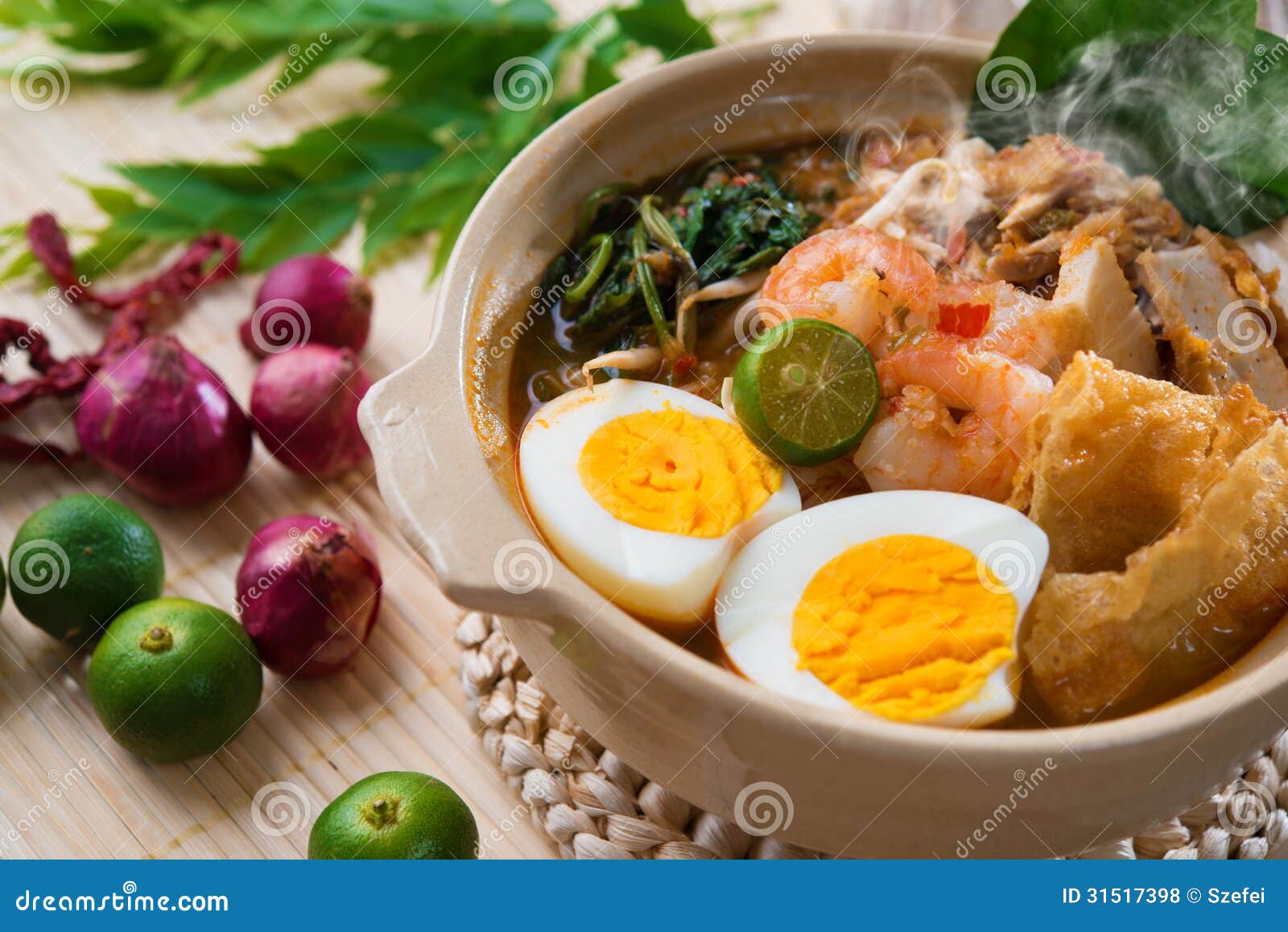 Mee de crevette rose photo stock. Image du bouilli, cuisine - 31517398