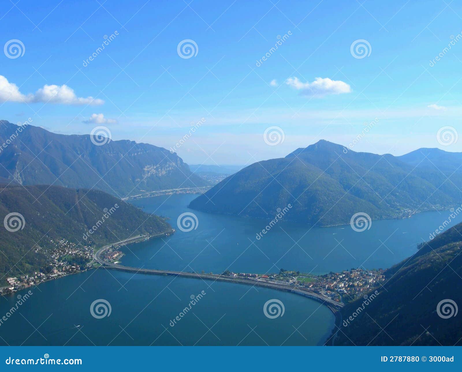 Meer en stad van Lugano stock foto. Image of bezinning - 2787880