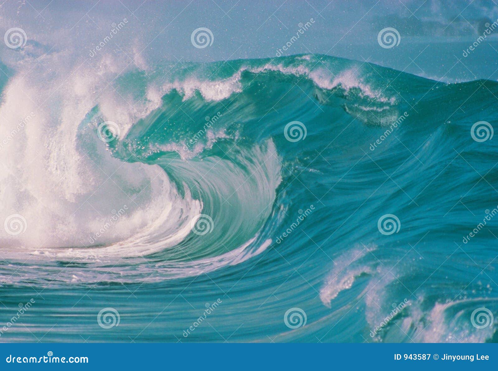 Meer mit Wellen stockbild. Bild von wellen, meer, golf - 943587