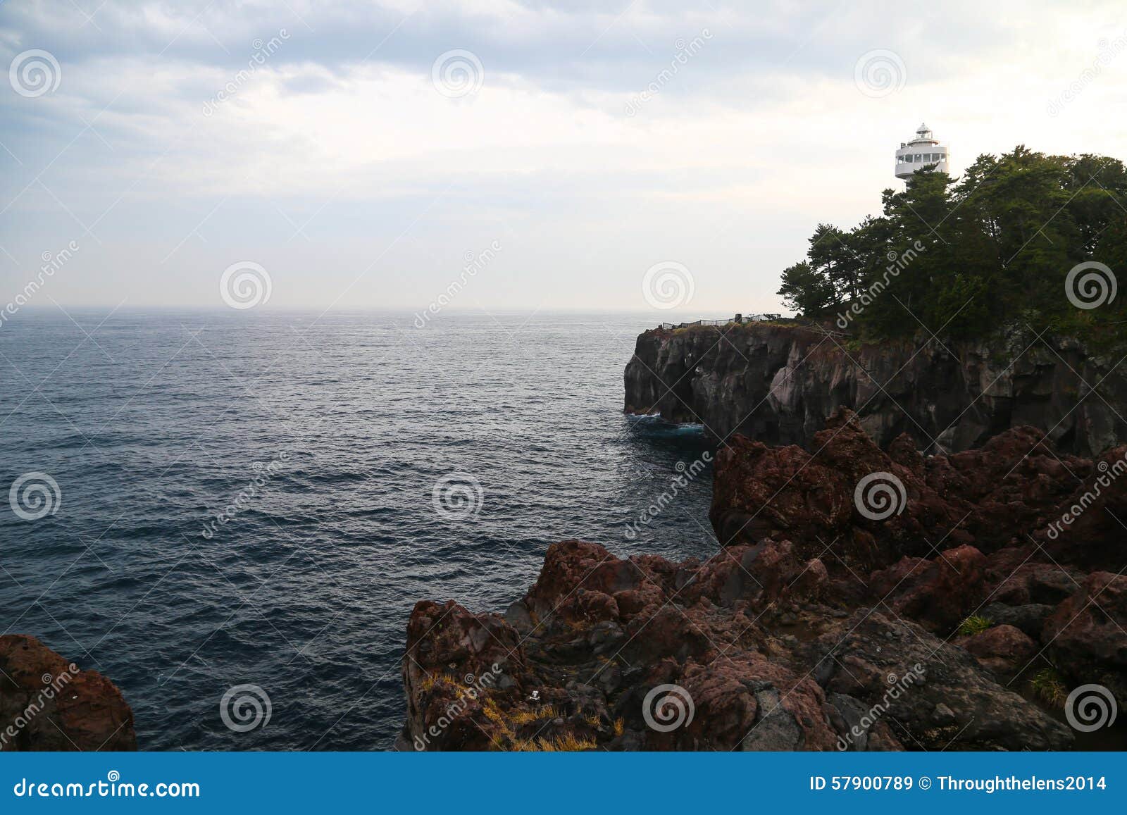 Meer Und Leuchtturm in Japan Stockbild - Bild von lichtstrahl, leuchte ...
