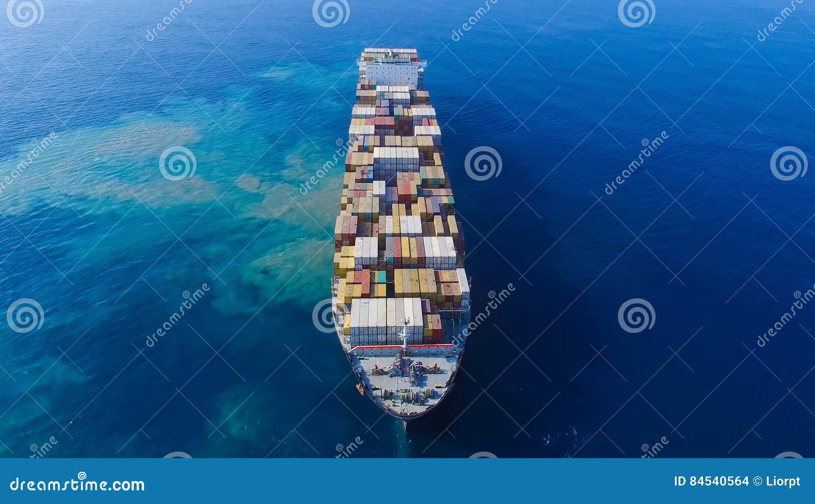Mega- Containerschiff in Meer Stockfoto - Bild von industrie, fracht ...