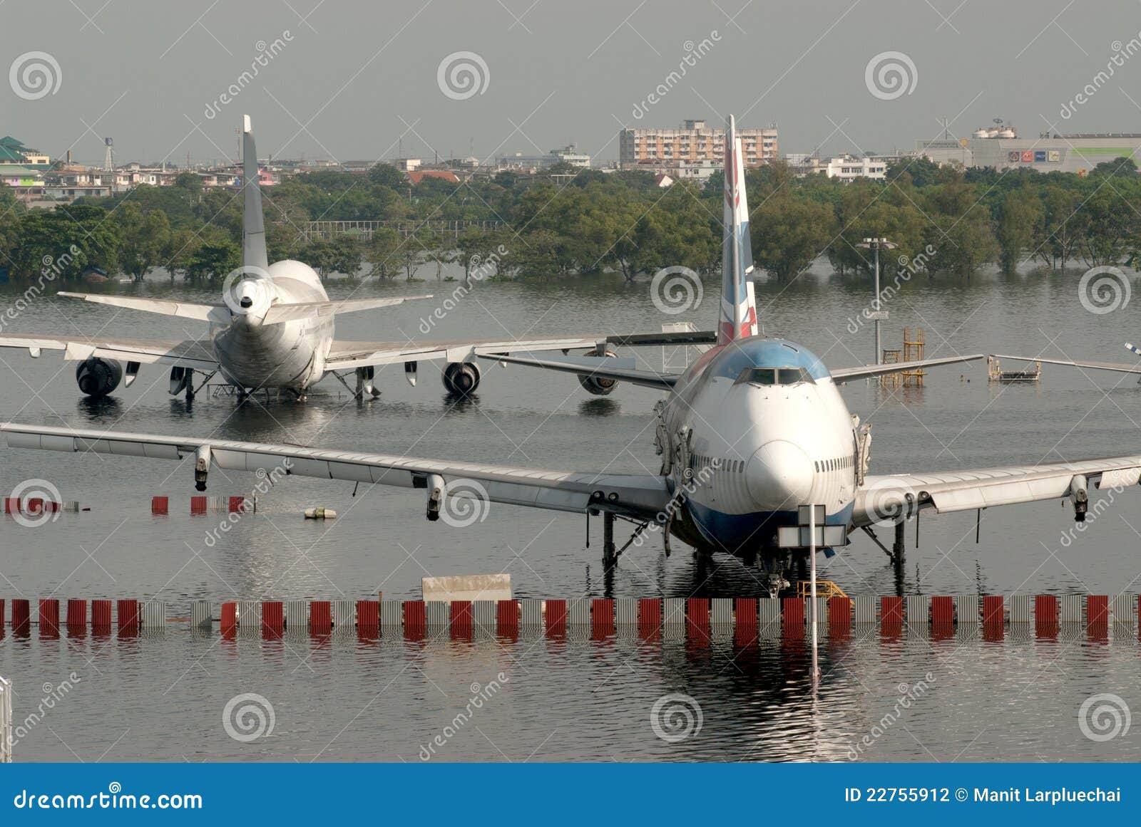Mega Flood in Thailand 2011. Editorial Photography - Image of homeless ...