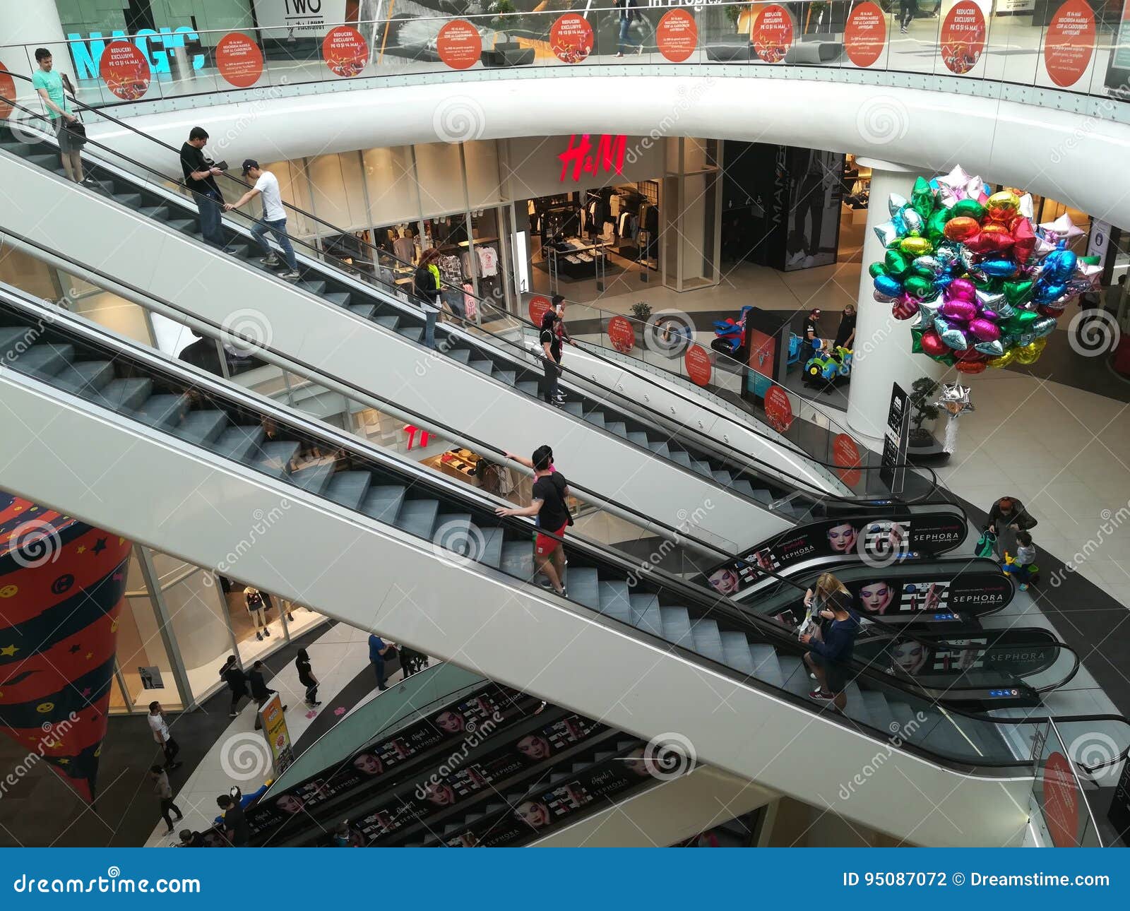 Mega Mall in Bucharest editorial photography. Image of magasins - 95087072