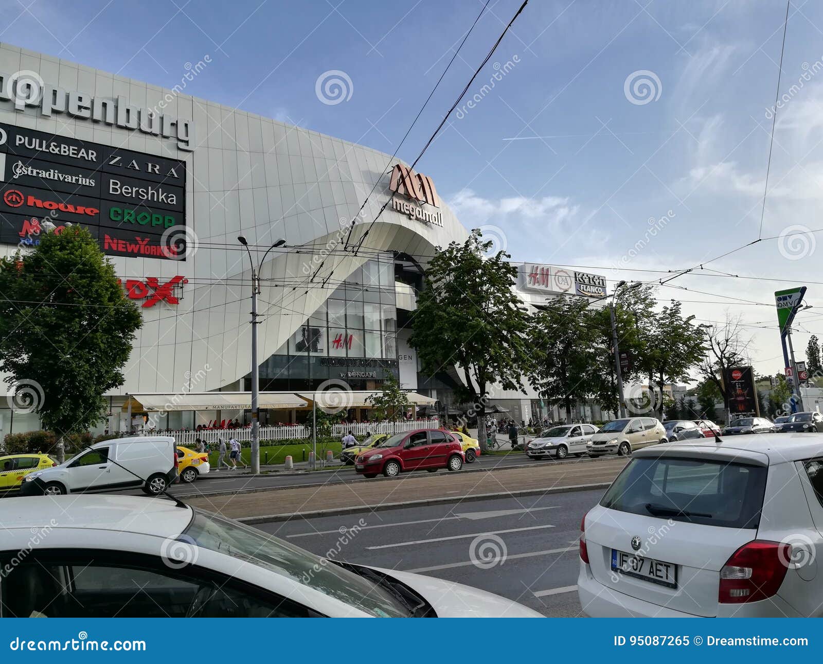 Mega Mall in Bucharest editorial image. Image of magasins - 95087265
