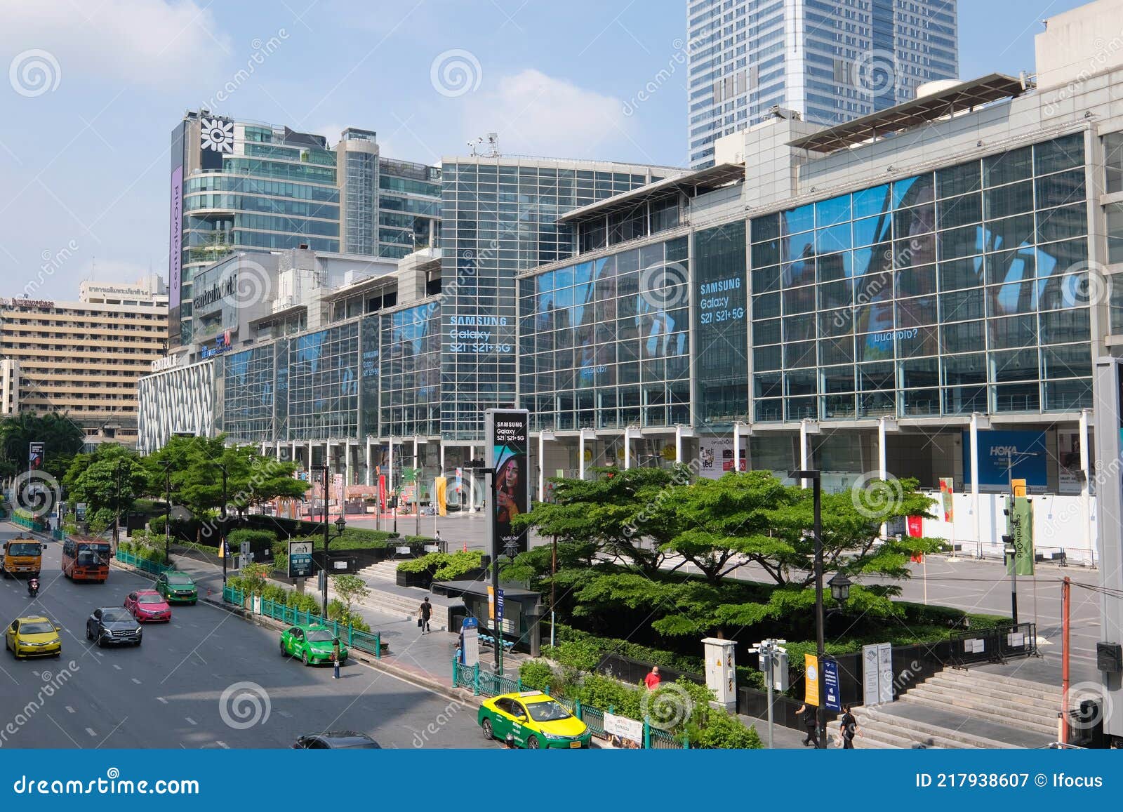 Mega-shopping Complex CentralWorld in Bangkok Editorial Photography ...