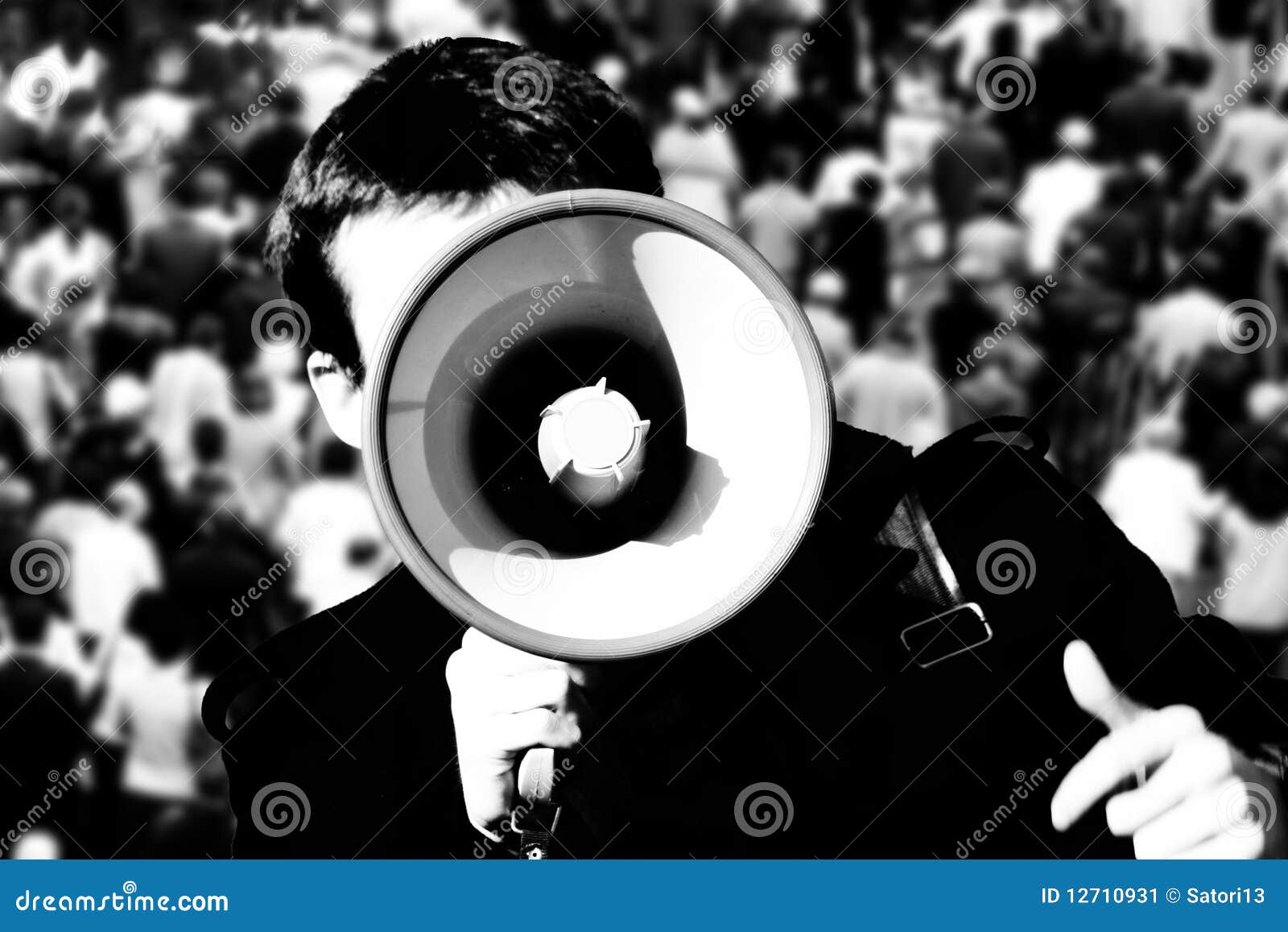 Megafoon in actie stock afbeelding. Image of verminking - 12710931