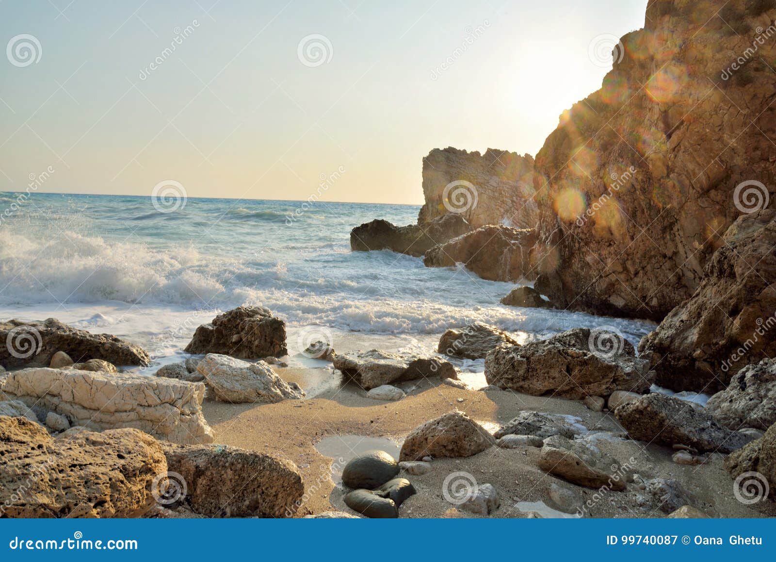 Megali PETRA-Strand stockbild. Bild von hintergründe - 99740087