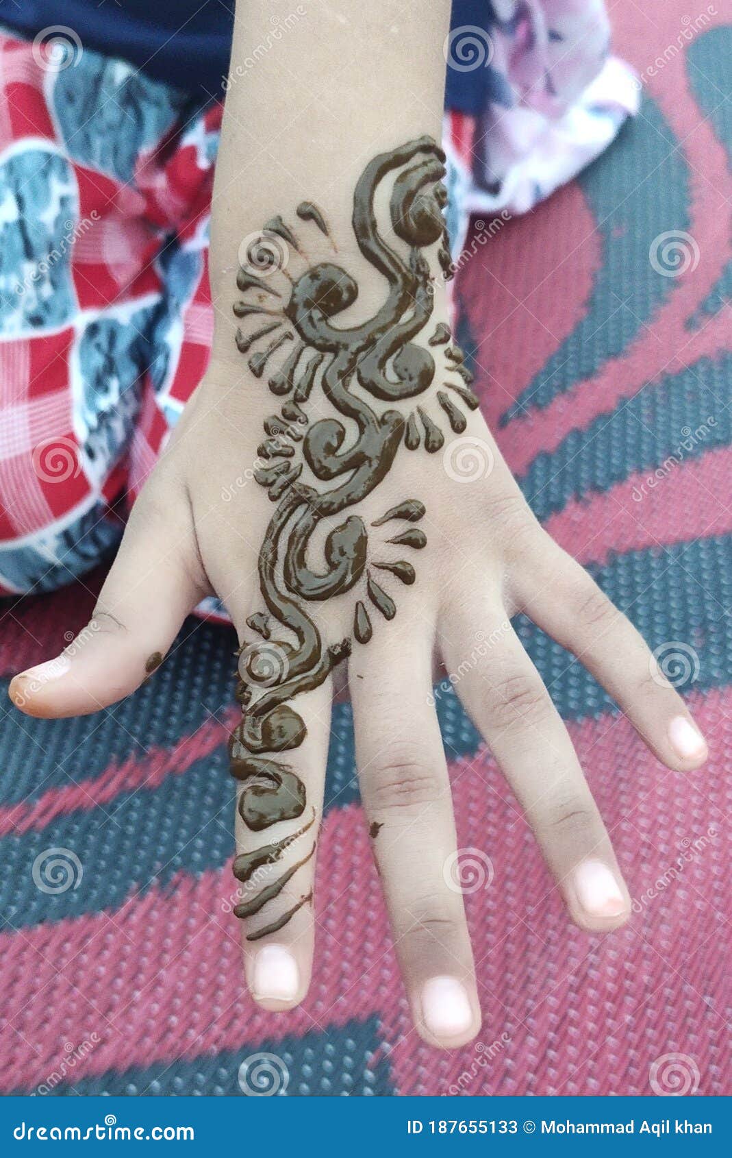 MEHANDI design in hand stock image. Image of mehandi - 187655133