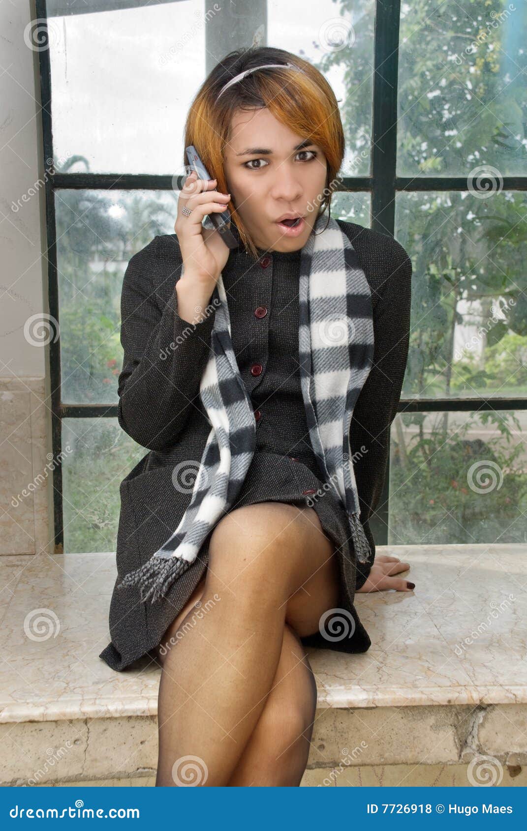 Meisje in Formele Kleding Het Roepen Stock Foto - Image of ...