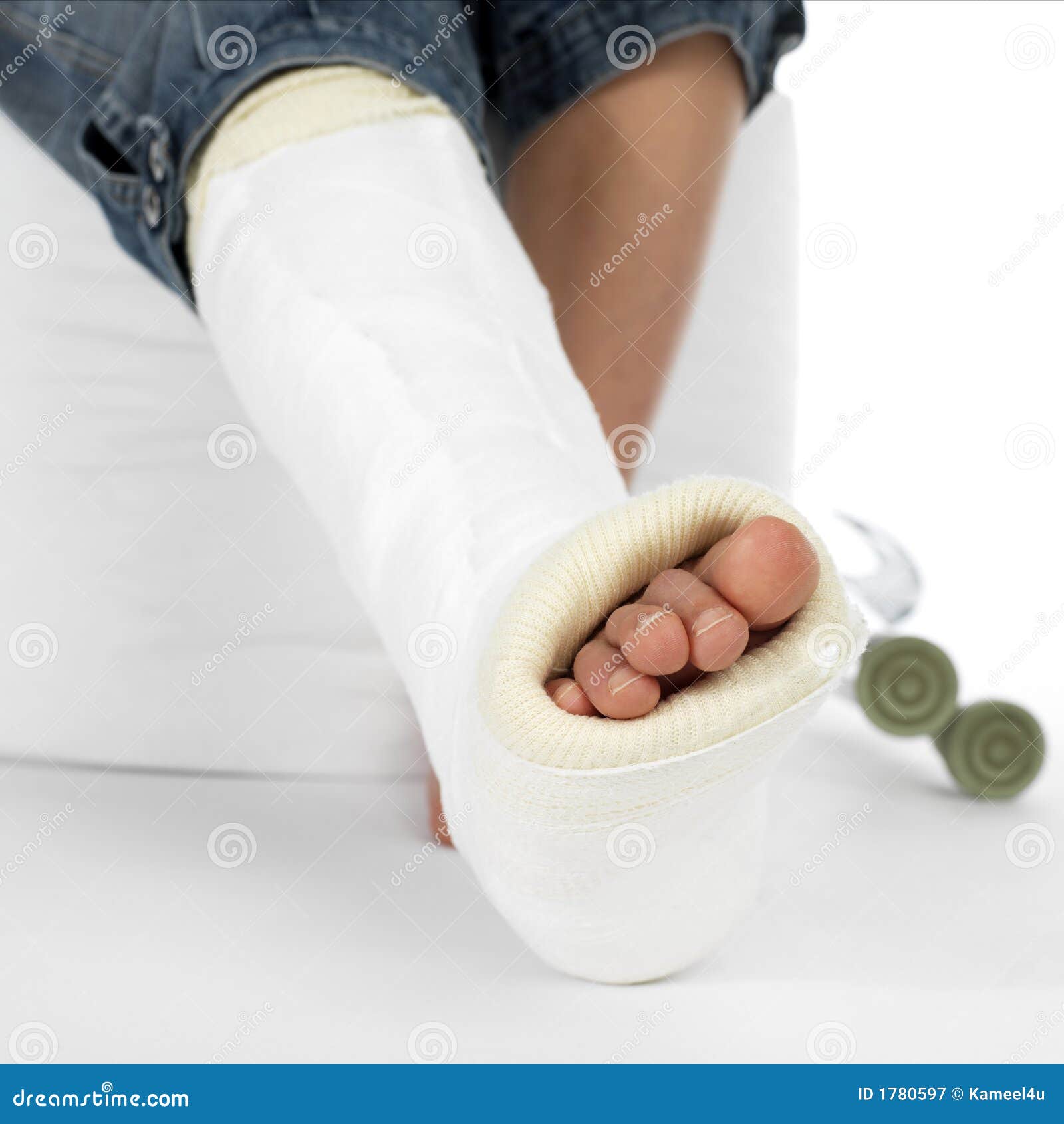 Meisje Met Een Gebroken Been Stock Afbeelding - Image of rust ...