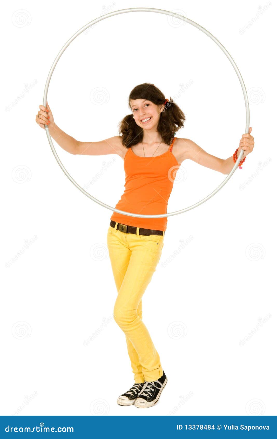 Meisje met een hoepel stock foto. Image of plezier, onbezorgd - 13378484