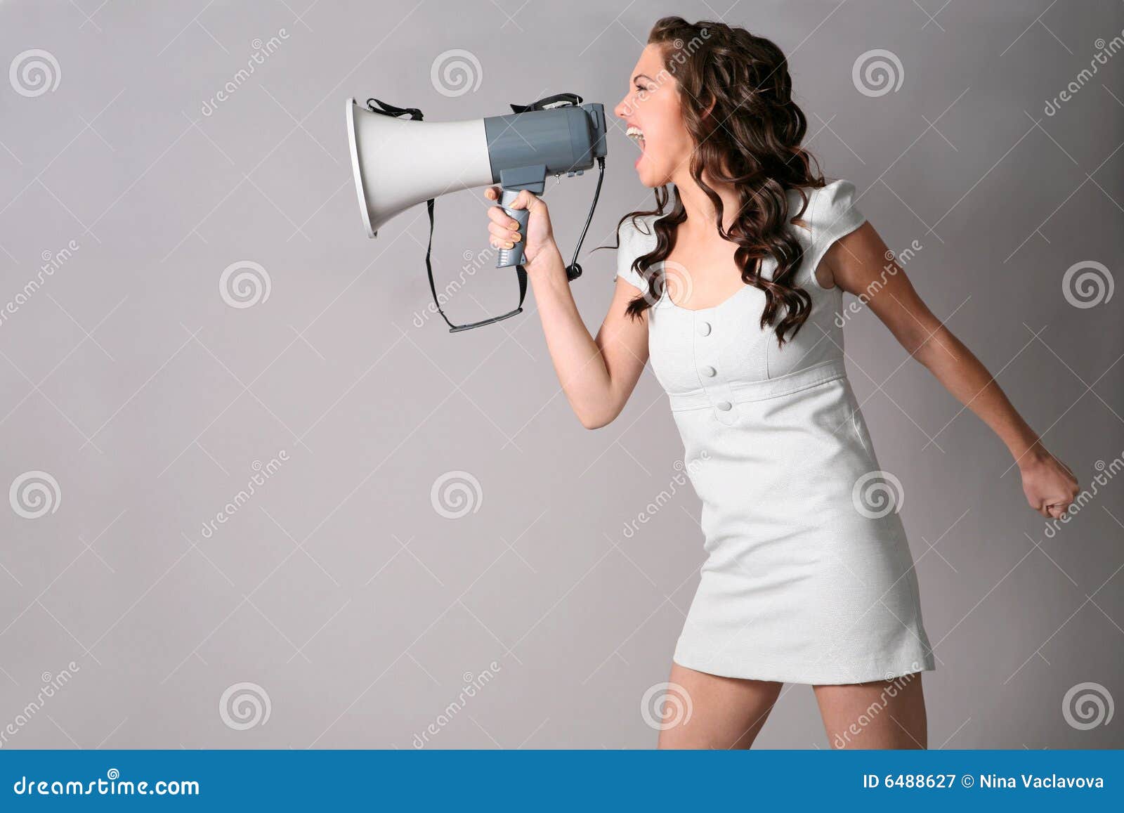 Meisje met megafoon stock afbeelding. Image of wijfje - 6488627