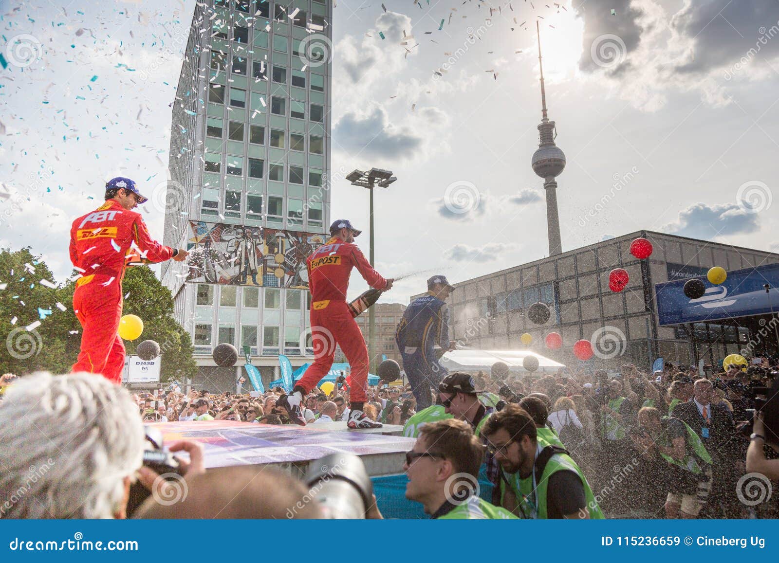Meisterschafts-Siegerehrung Rennwagen Der Formel E Redaktionelles ...