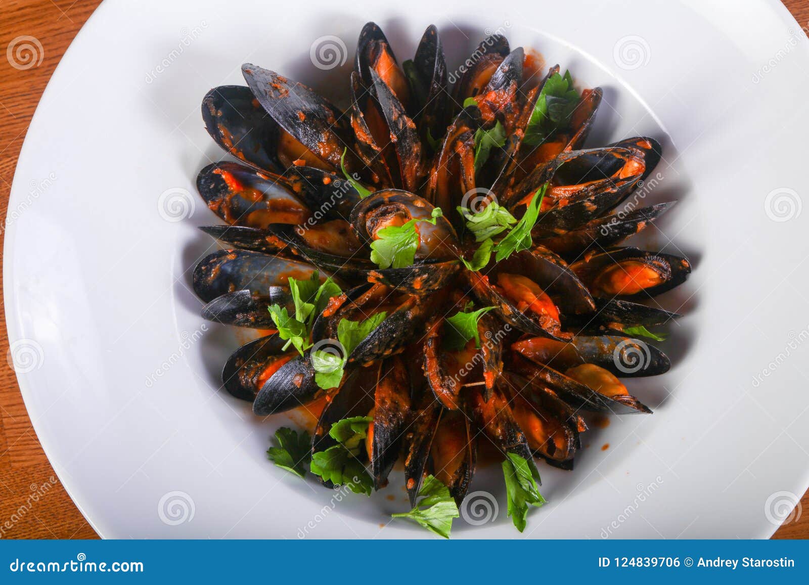 Mejillones negros sabrosos foto de archivo. Imagen de steamed - 124839706