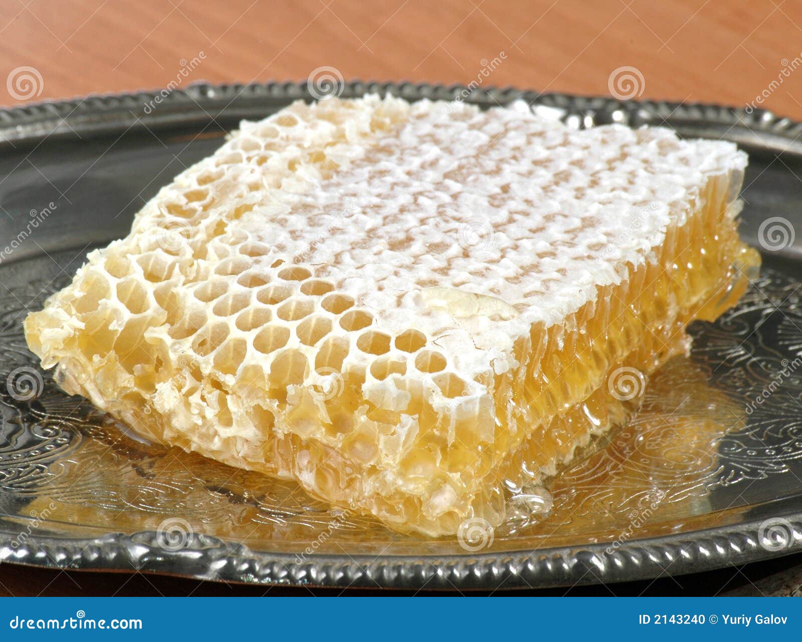 Mel no favo de mel foto de stock. Imagem de objeto, gota - 2143240