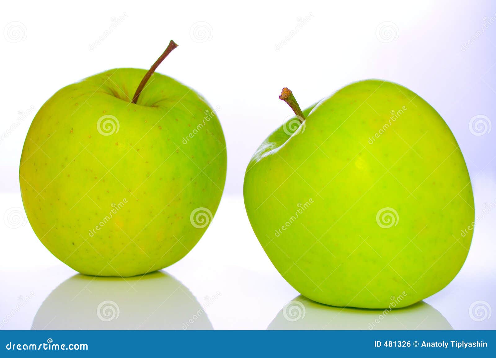 Mela verde fotografia stock. Immagine di frutta, bianco - 481326