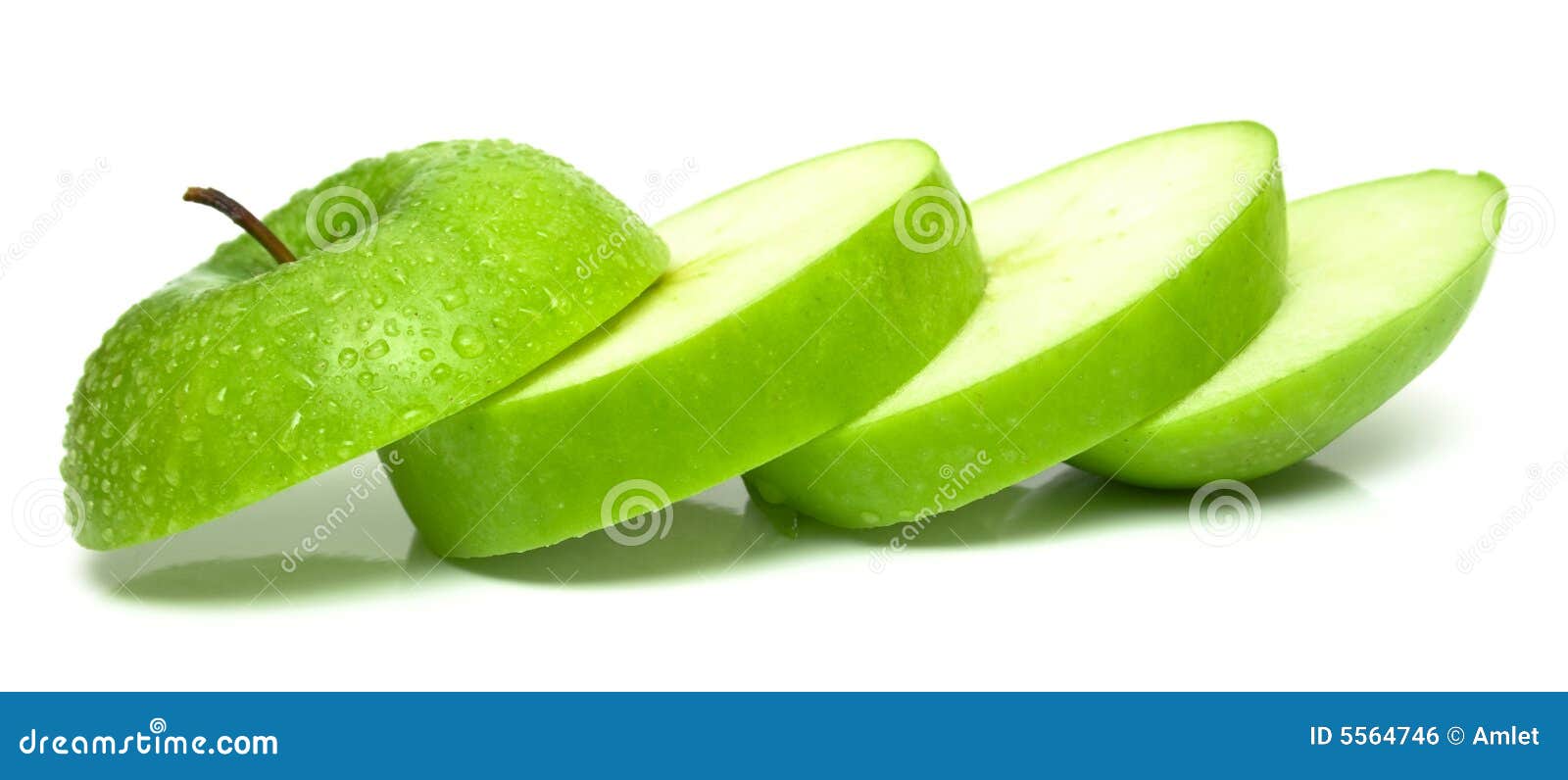 Mela Verde Tagliata Sulle Parti Fotografia Stock - Immagine di ...