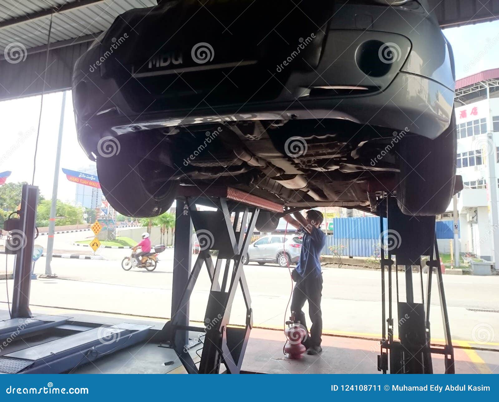 Foreman at workshop editorial photo. Image of maintenance - 124108711