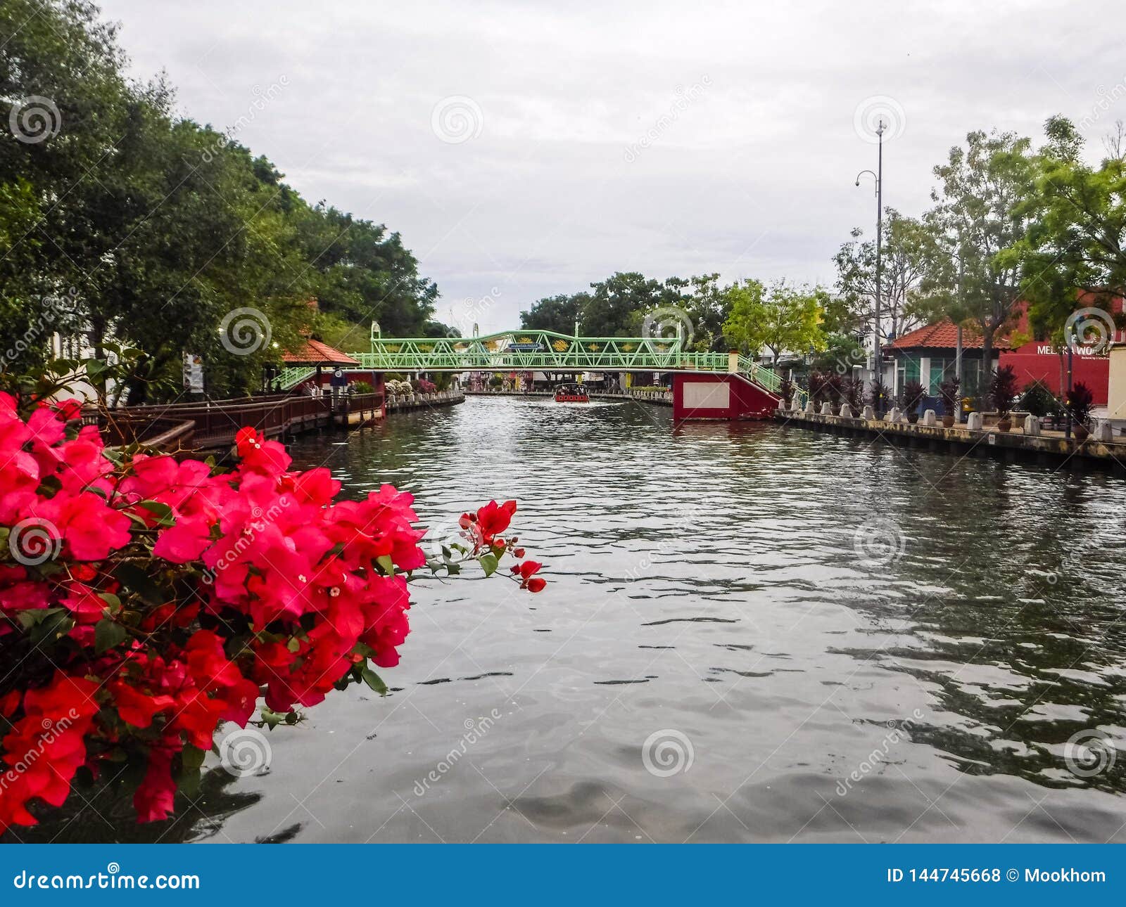Melaka River Bridge in Malacca City Stock Photo - Image of historical ...