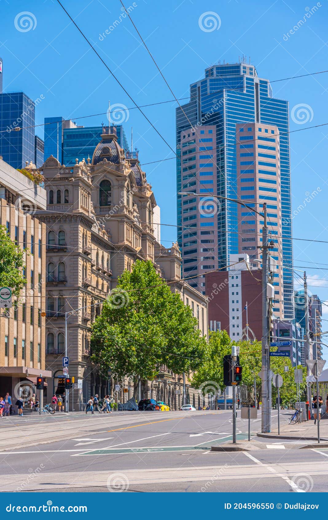 08/27/2020. Windsor Castle, UK. Armed Police Guards At The King Henry ...