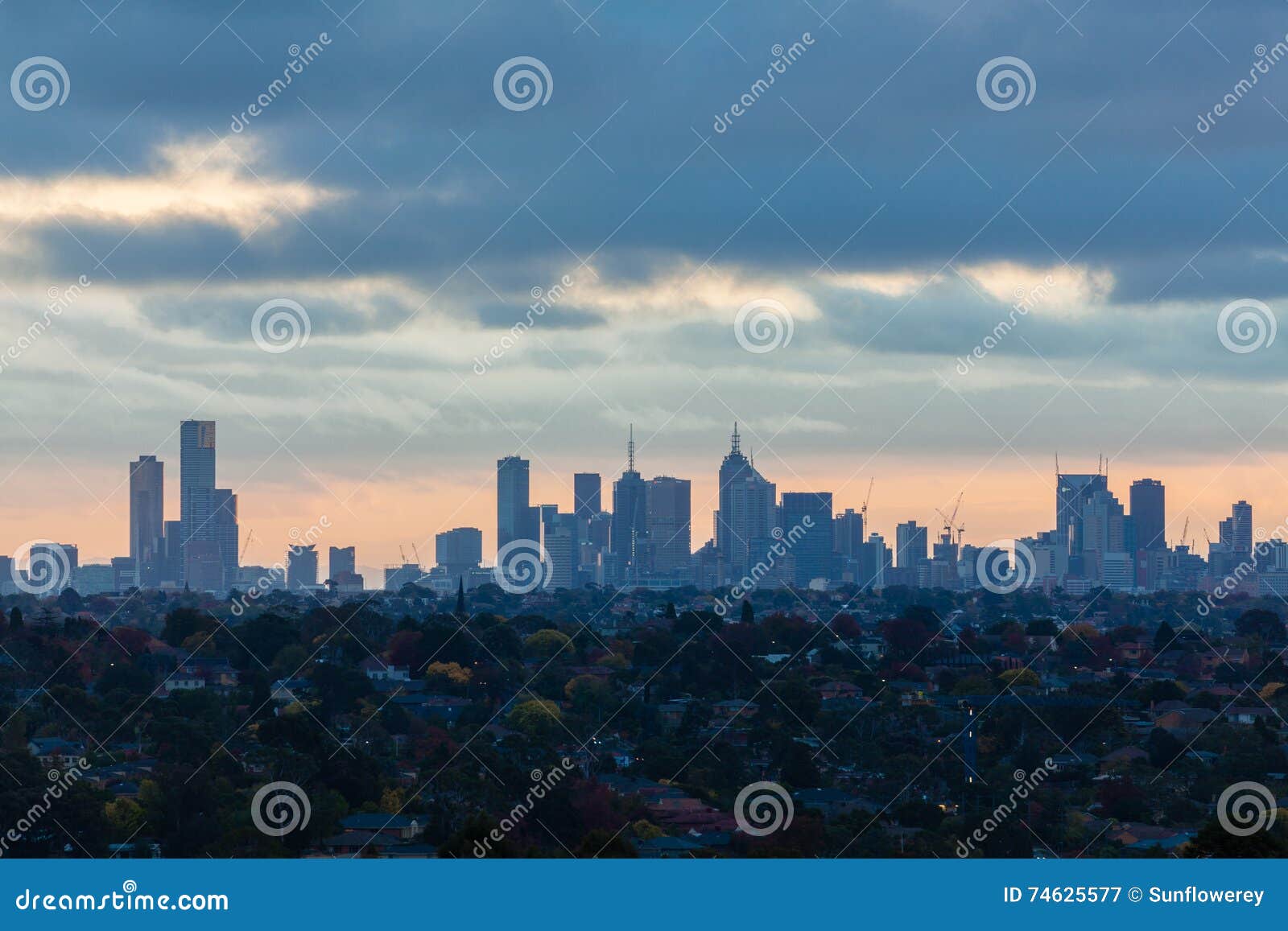 Melbourne Do Centro Durante O Por Do Sol Fotografia Editorial - Imagem ...