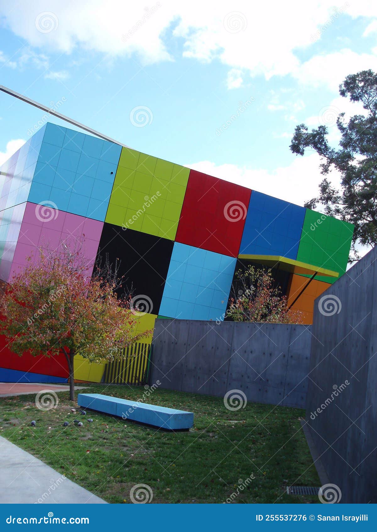 A melbourne museum cube editorial photo. Image of mural - 255537276