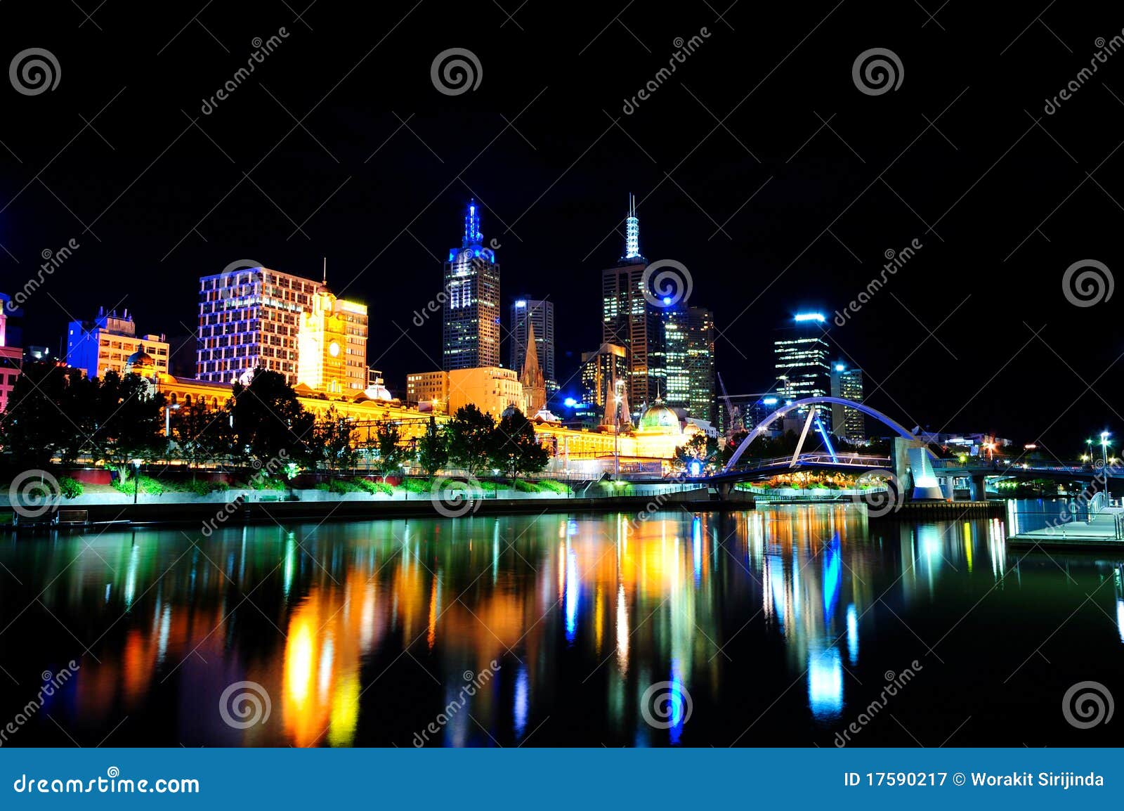Melbourne at night stock image. Image of yellow, tower - 17590217