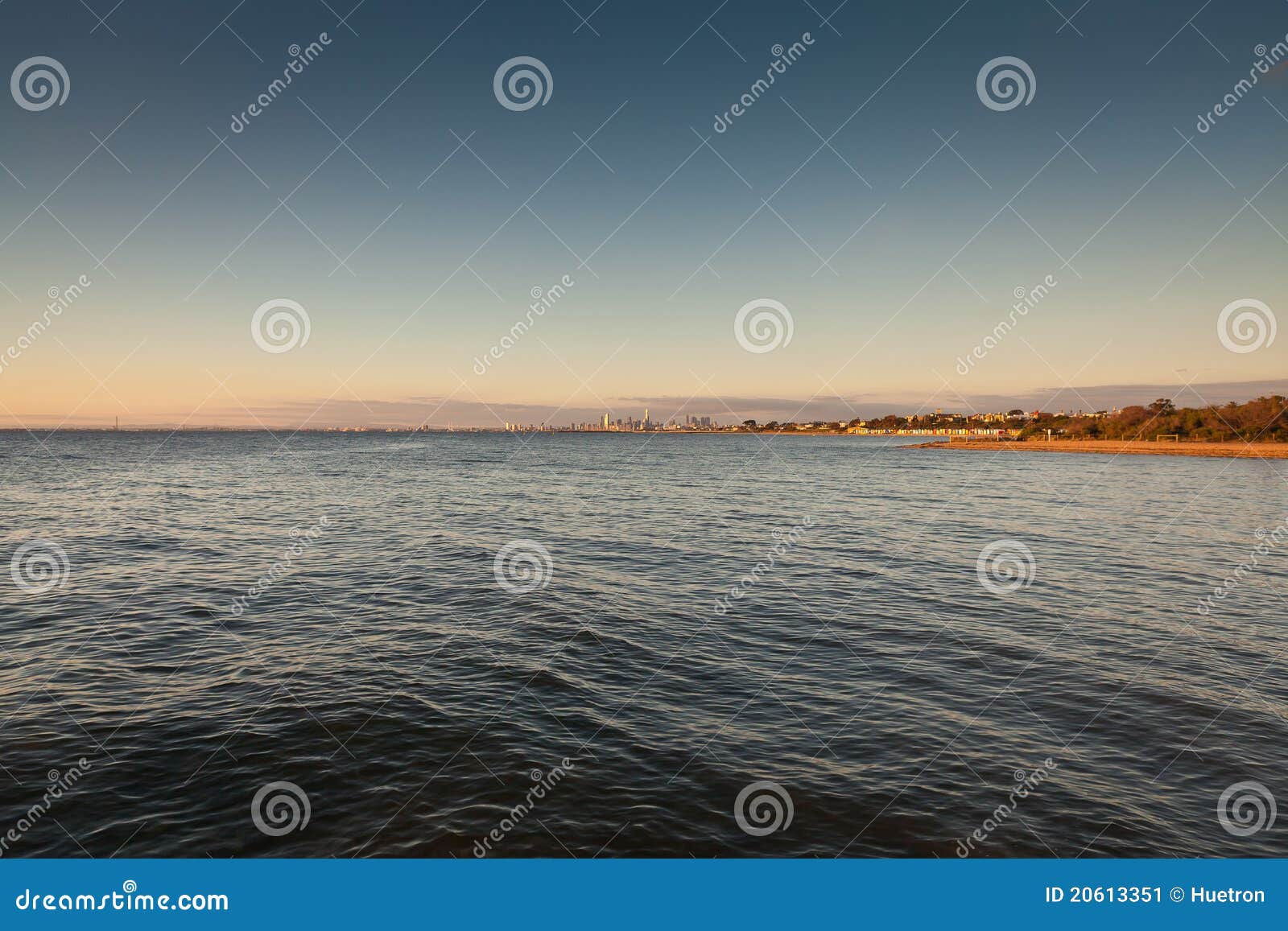 Melbourne-Ufer stockbild. Bild von kräuselung, himmel - 20613351