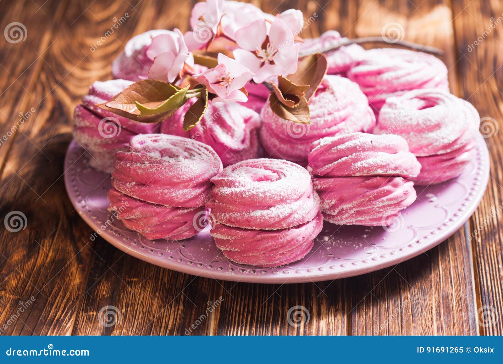 Melcocha dulce del postre imagen de archivo. Imagen de empuje - 91691265