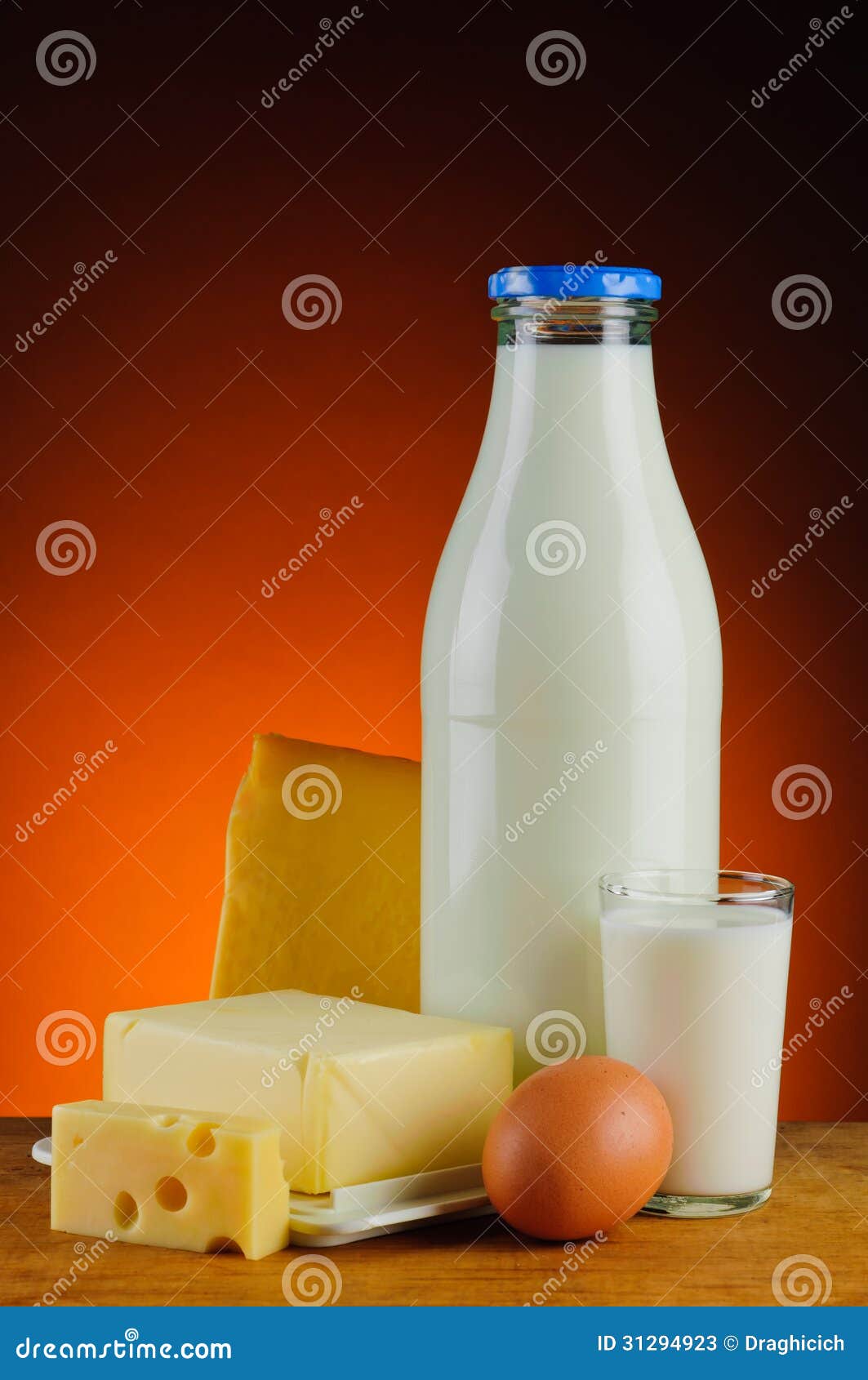 Melk en zuivelproducten stock afbeelding. Image of naughty - 31294923